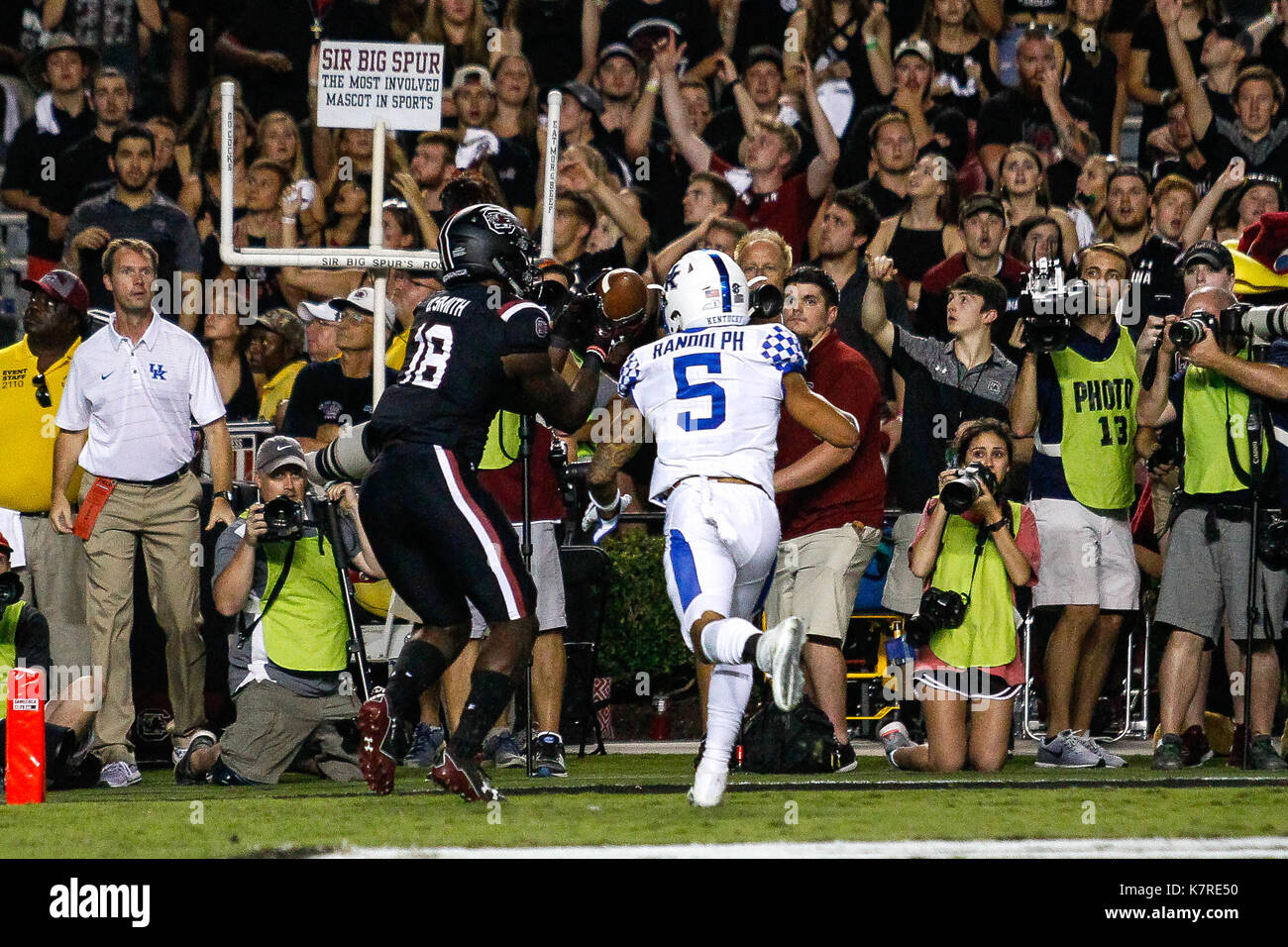 Columbia, SC, USA. 16th Sep, 2017. OrTre Smith (18) of the South ...