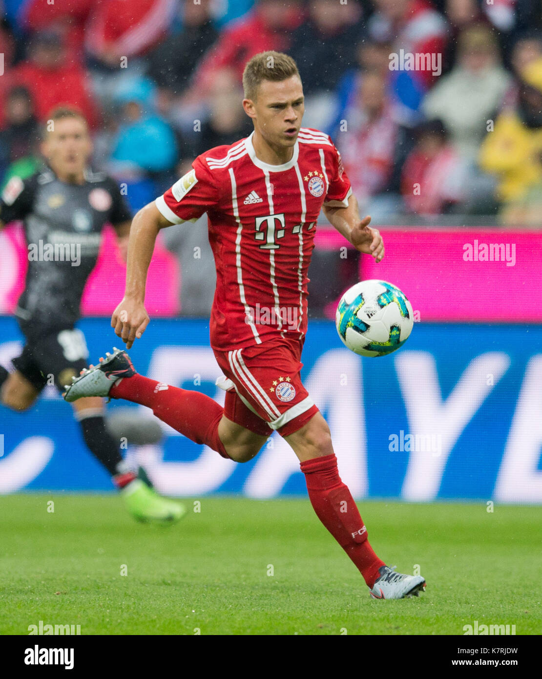 Muenchen, Deutschland. 16th Sep, 2017. Joshua KIMMICH (FC Bayern) mit ...