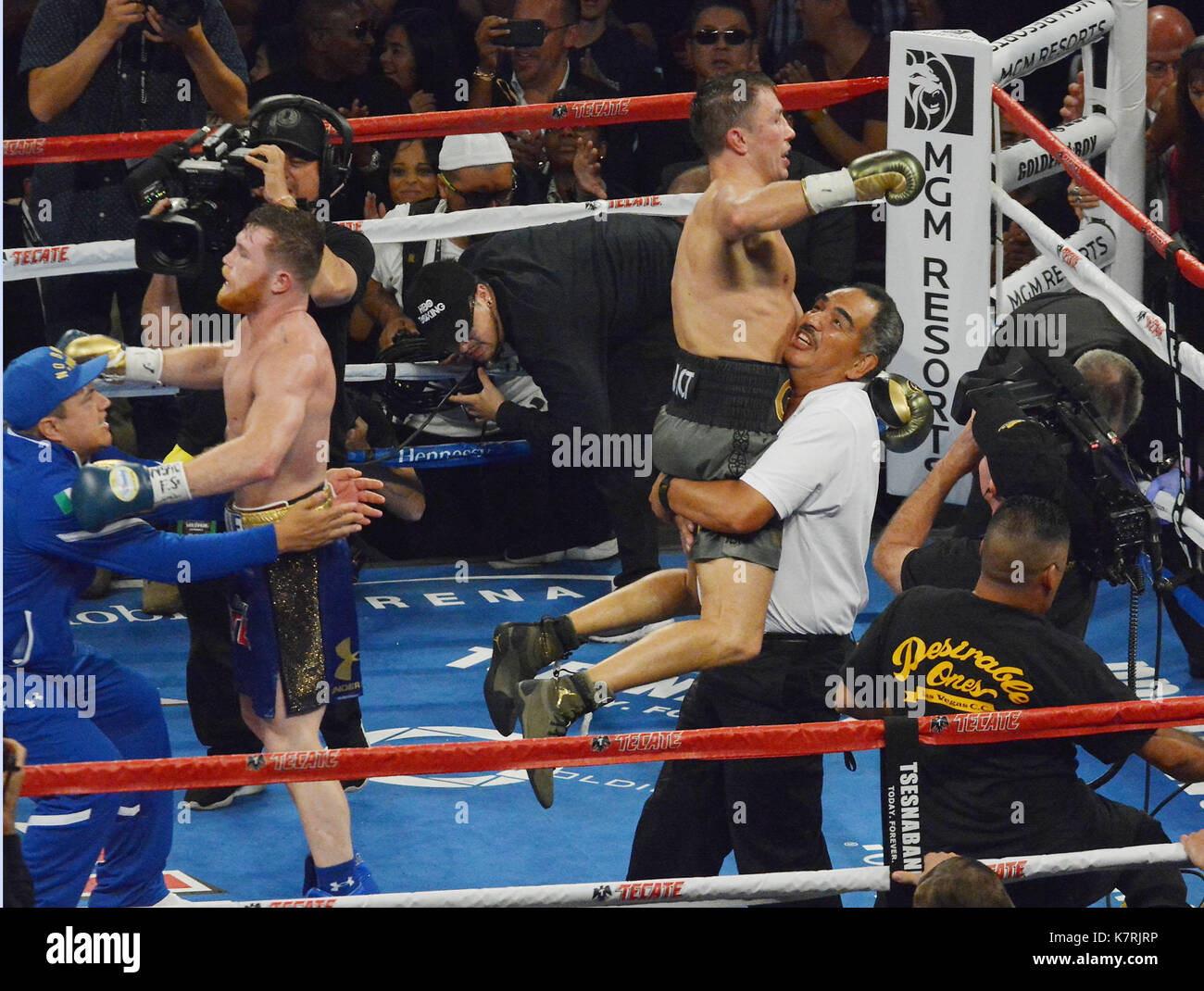 Alvarez golovkin 2017 draw hi-res stock photography and images - Alamy
