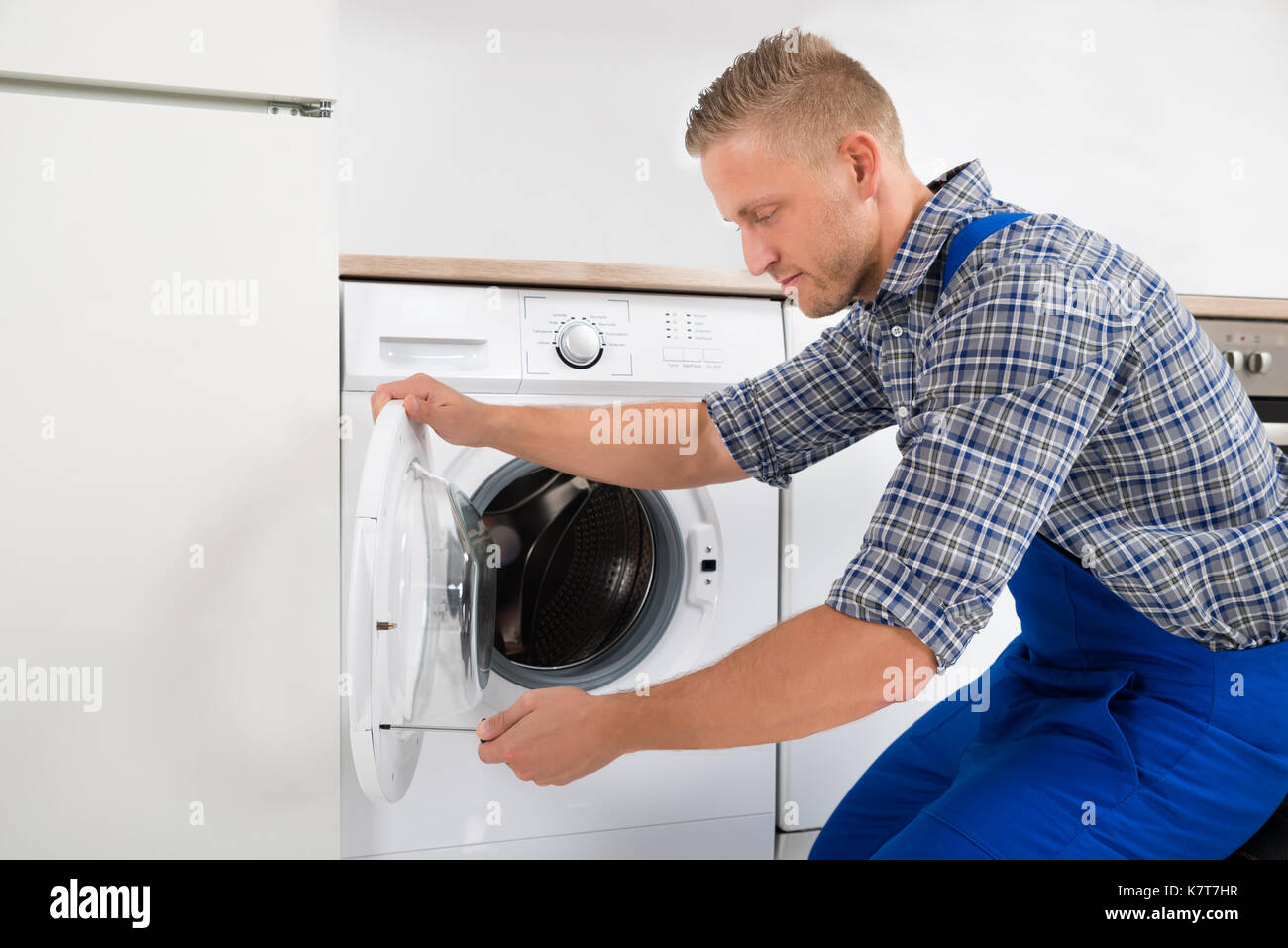 Fix washing machine hi-res stock photography and images - Alamy