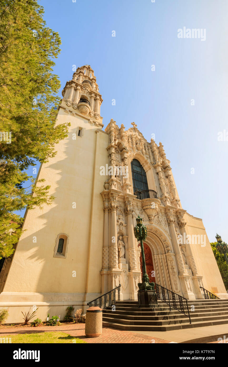 Los Angeles , JUN 24: St Exterior view of the historical Vincent ...