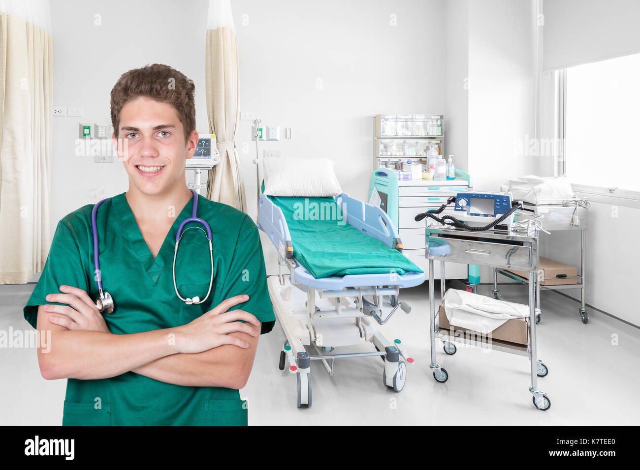 Doctor smile hi-res stock photography and images - Alamy