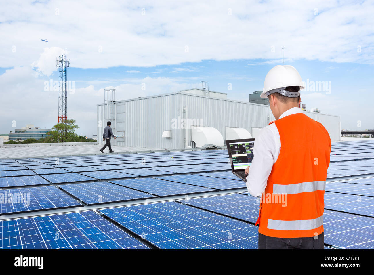 Engineer checking solar panels hi-res stock photography and images - Alamy