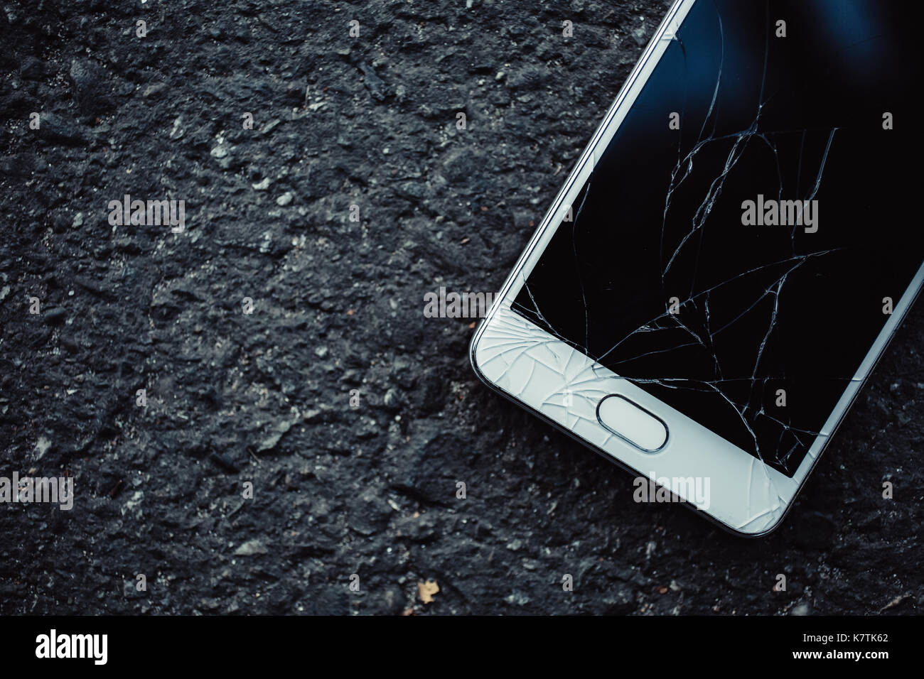 Smartphone with a broken screen Stock Photo - Alamy