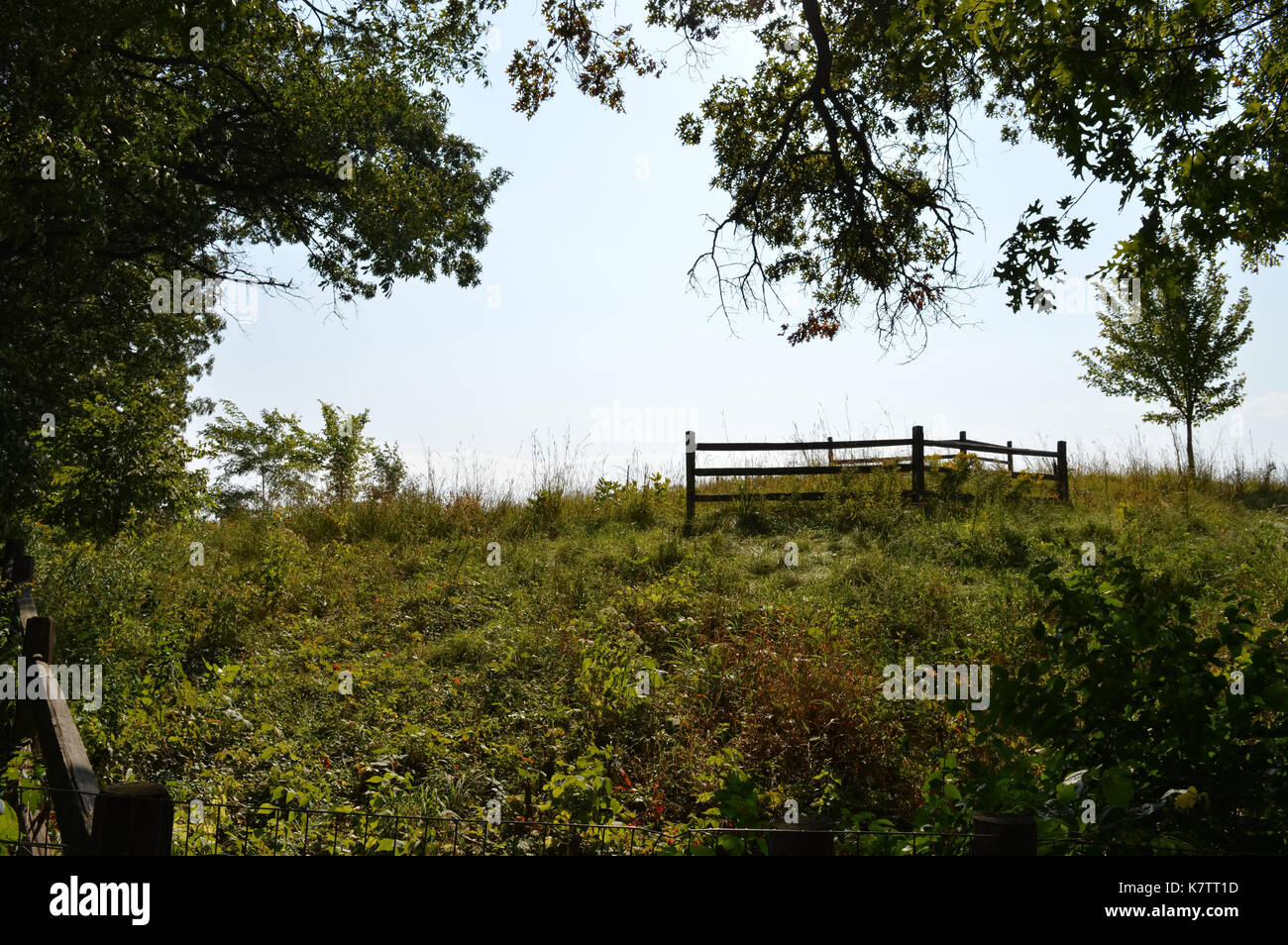 Fence in the prairie landscape Stock Photo - Alamy