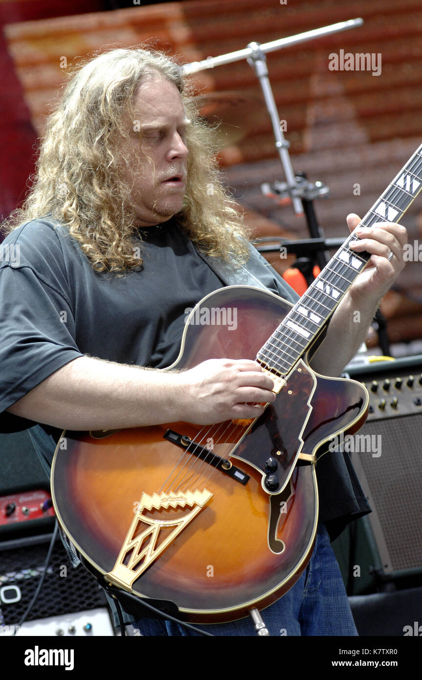 The Allman Brothers Band (Warren Haynes pictured) performing during ...