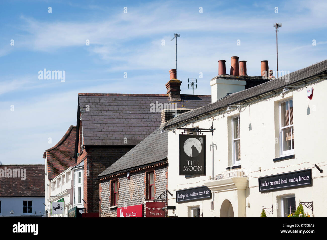 Typical english buildings hi-res stock photography and images - Alamy