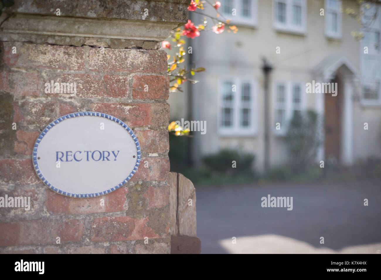 Oval shaped sign hi-res stock photography and images - Alamy