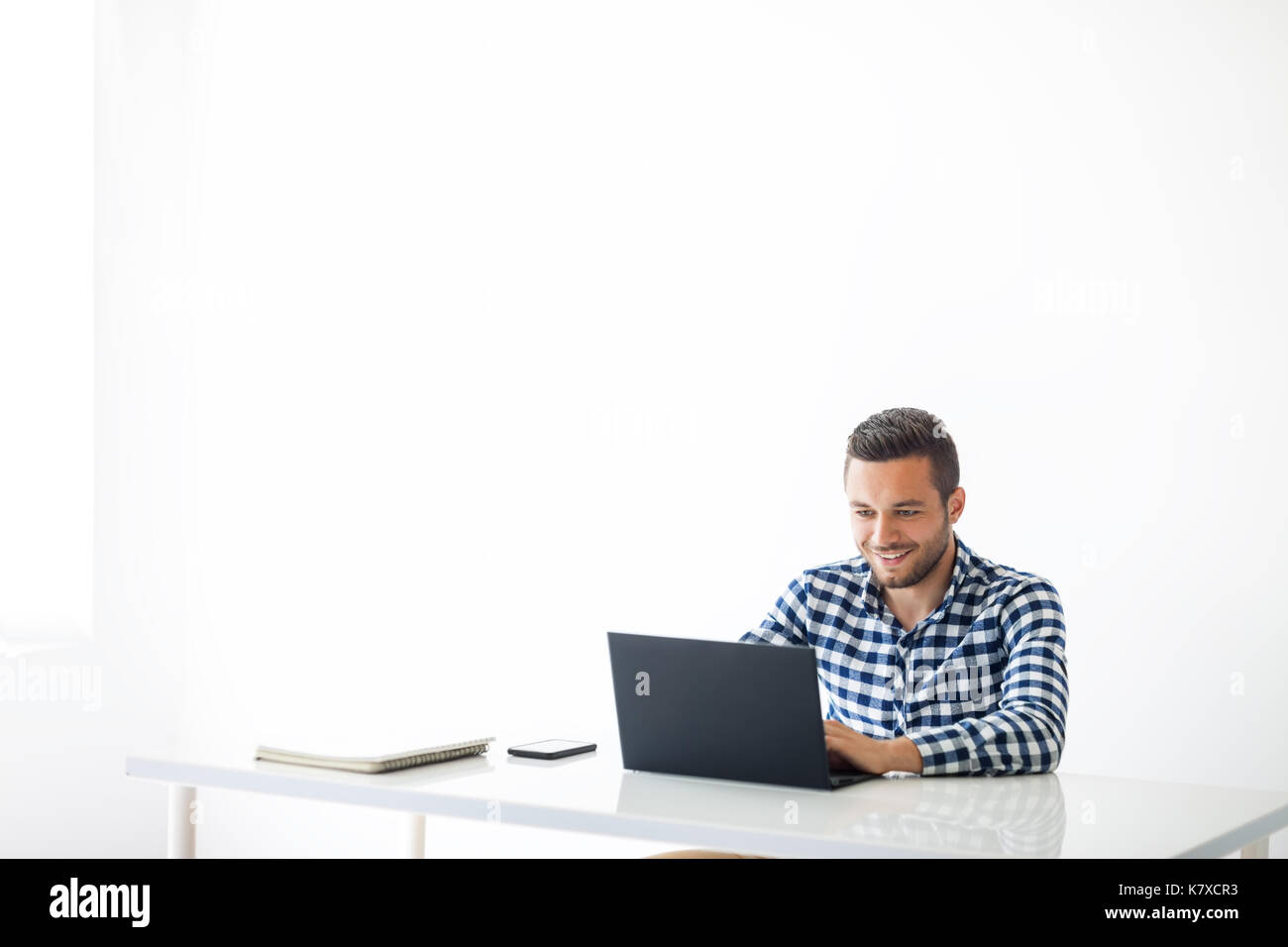 Man laptop portrait copy space hi-res stock photography and images - Alamy