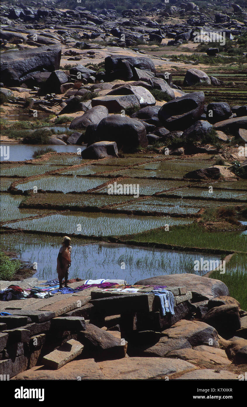 poor Indian people working Stock Photo - Alamy