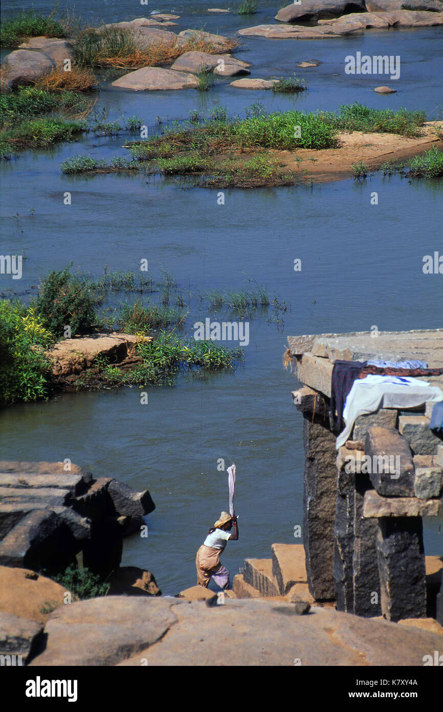 poor Indian people working Stock Photo - Alamy