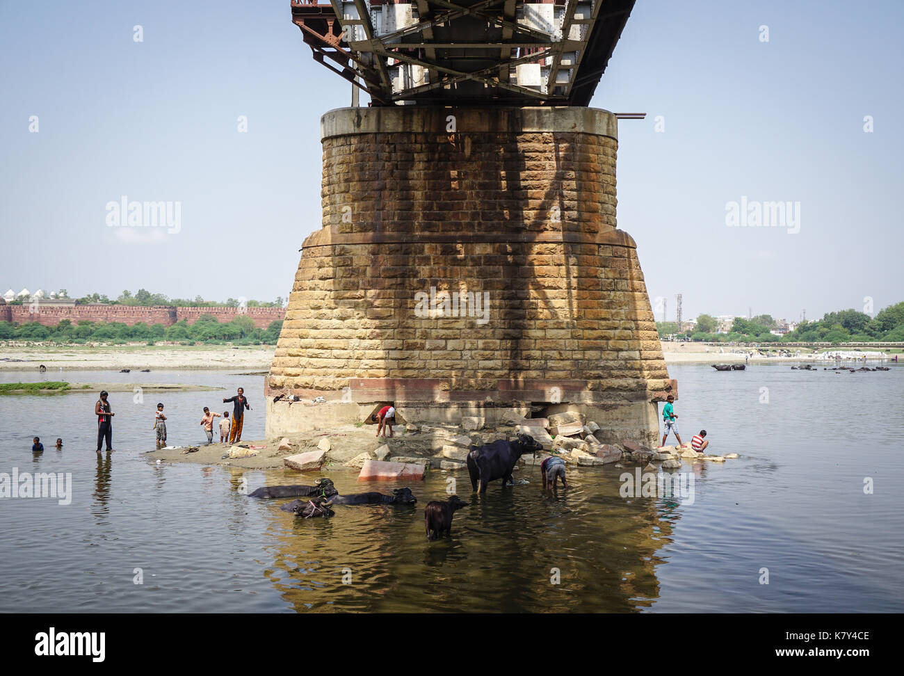 Taj mahal platform hi-res stock photography and images - Alamy