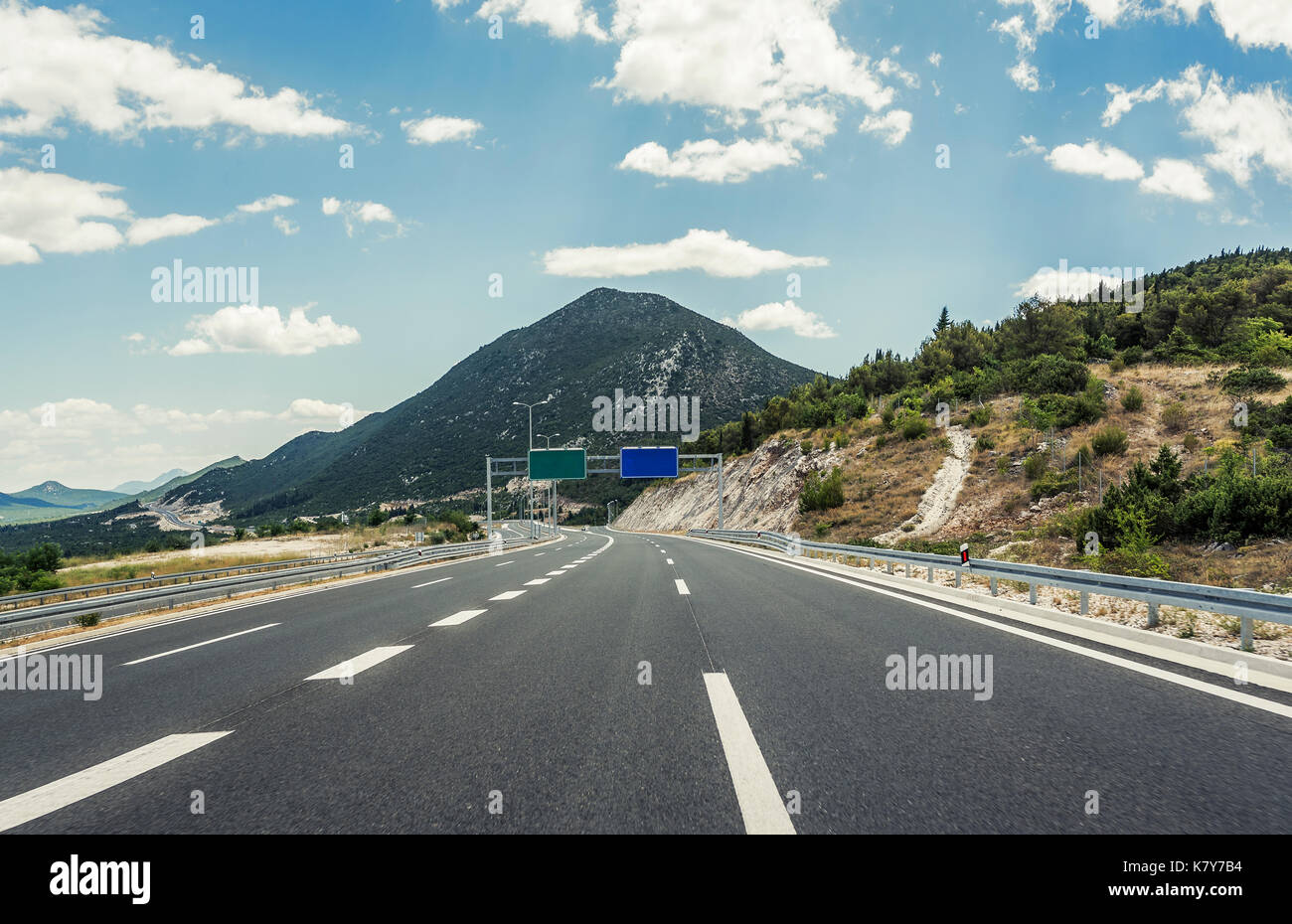 Country road receding into distance hi-res stock photography and images ...