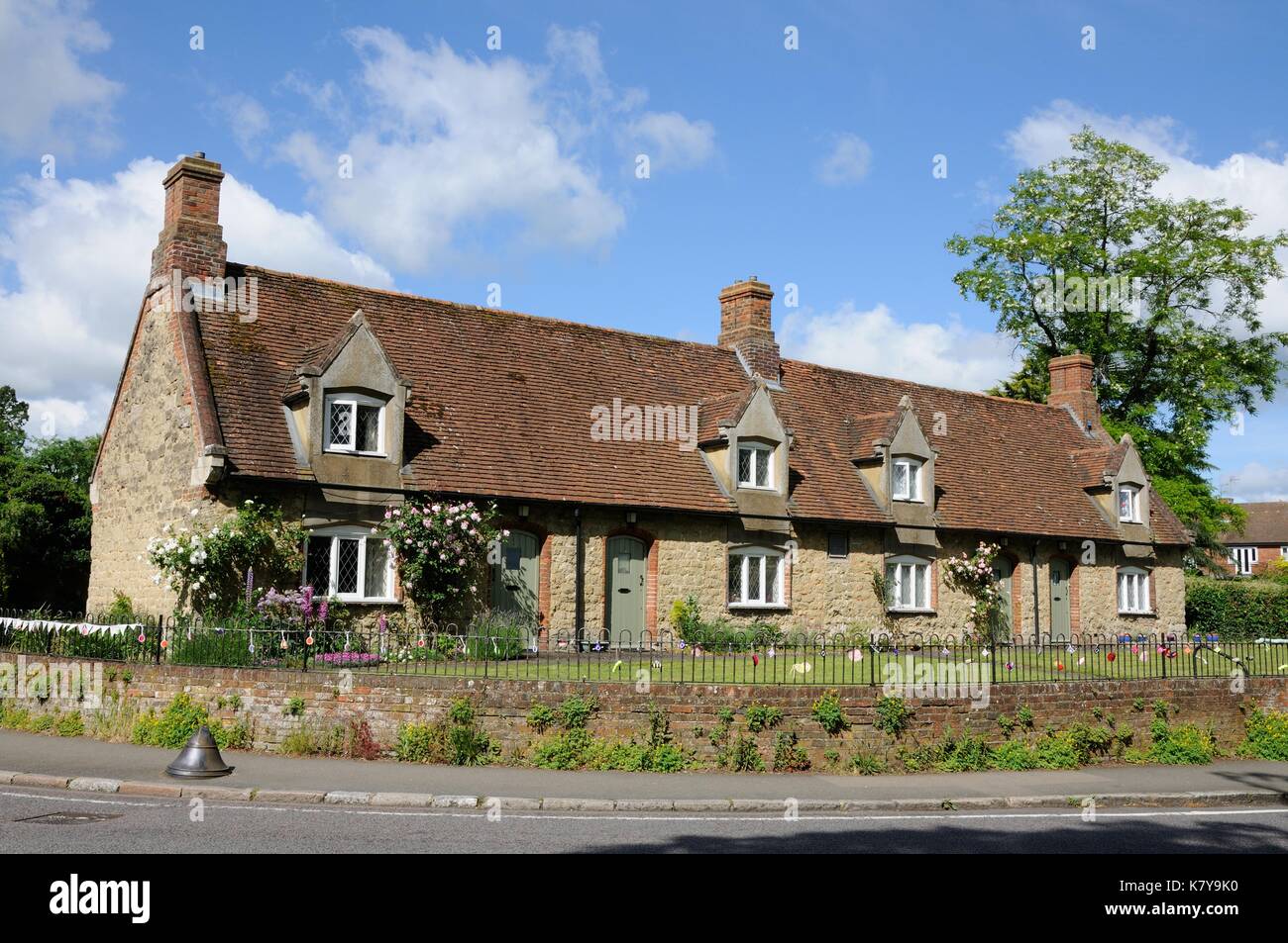 Wing architecture hi-res stock photography and images - Alamy