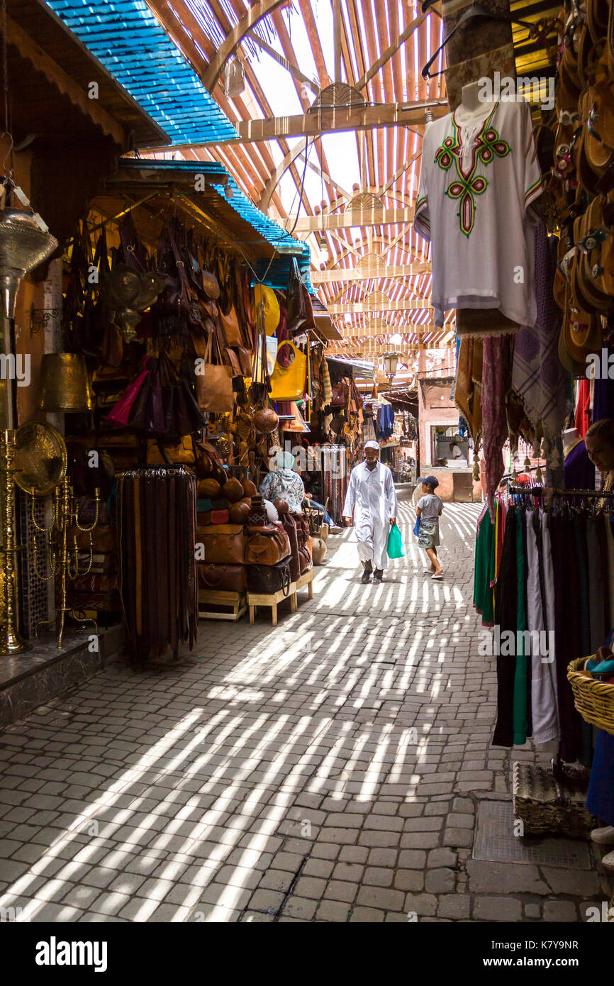 Croweded place hi-res stock photography and images - Alamy