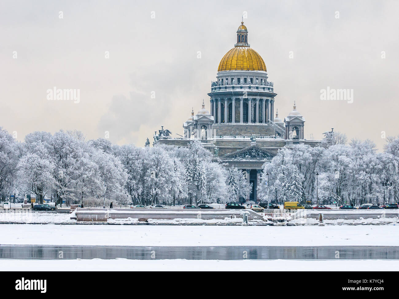 St isaacs cathedral in snow hi-res stock photography and images - Alamy