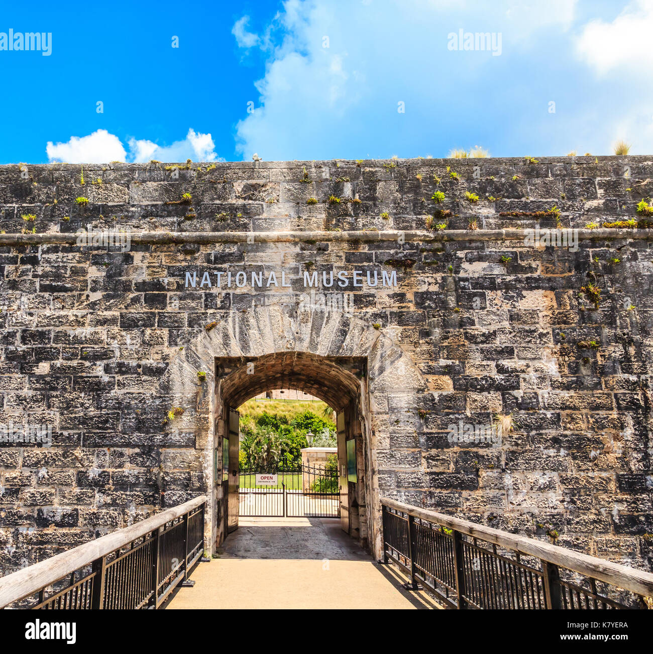 Bermuda National Museum through Stone Arch Stock Photo - Alamy