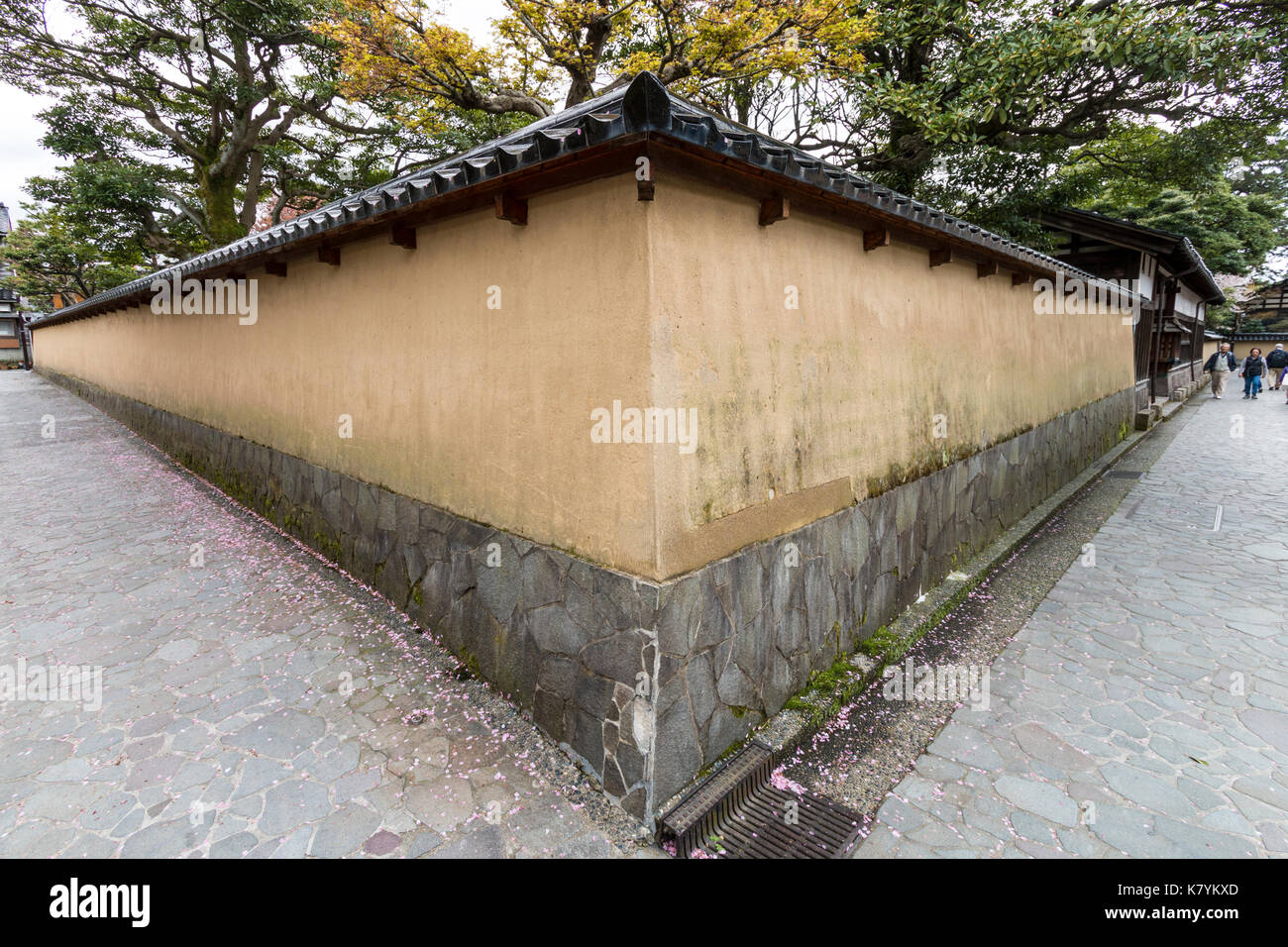 Naga-machi steet, Buke-Yashiki tourist District in Kanazawa, Japan ...