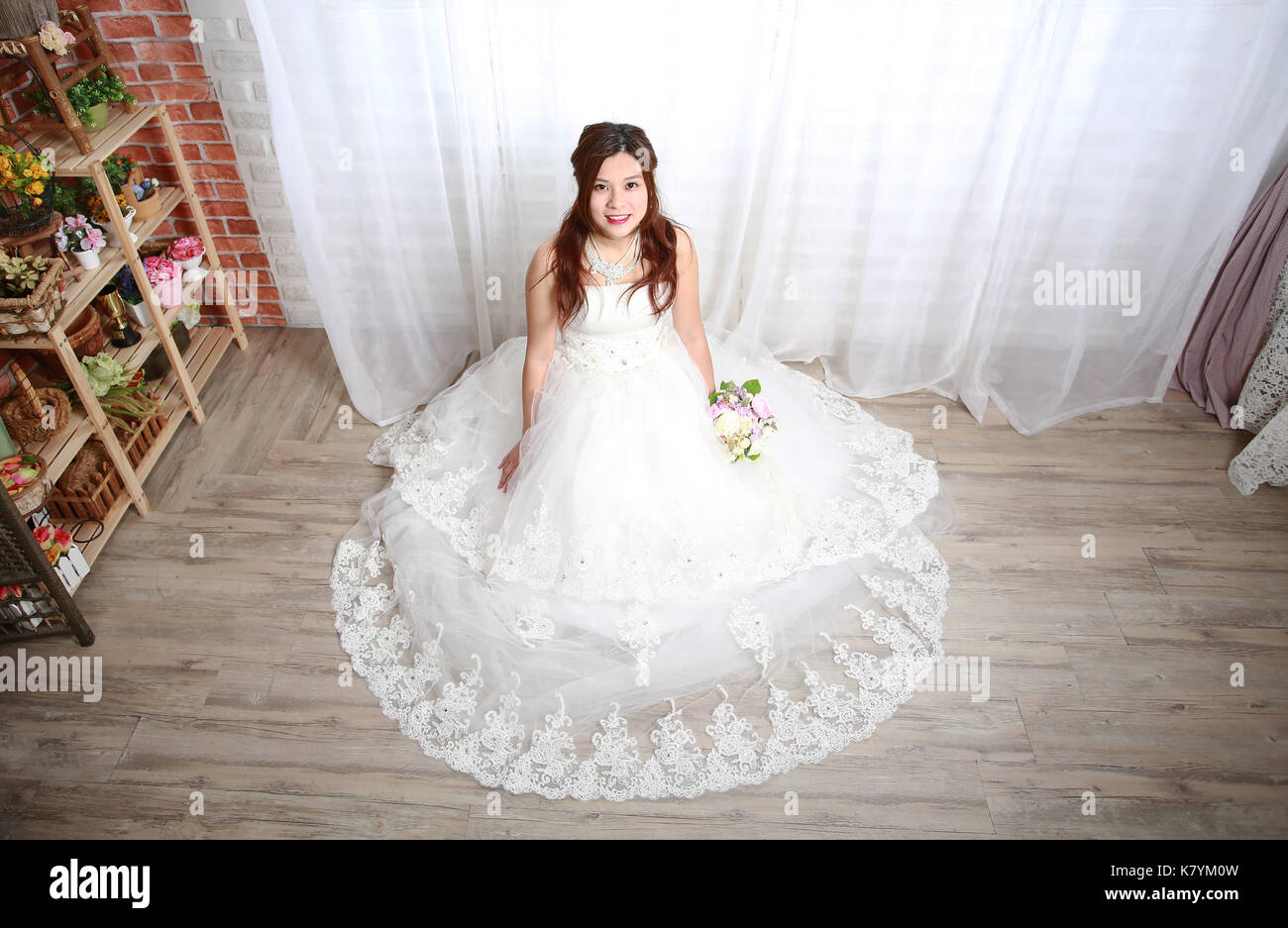 Smile bridal hi-res stock photography and images - Alamy