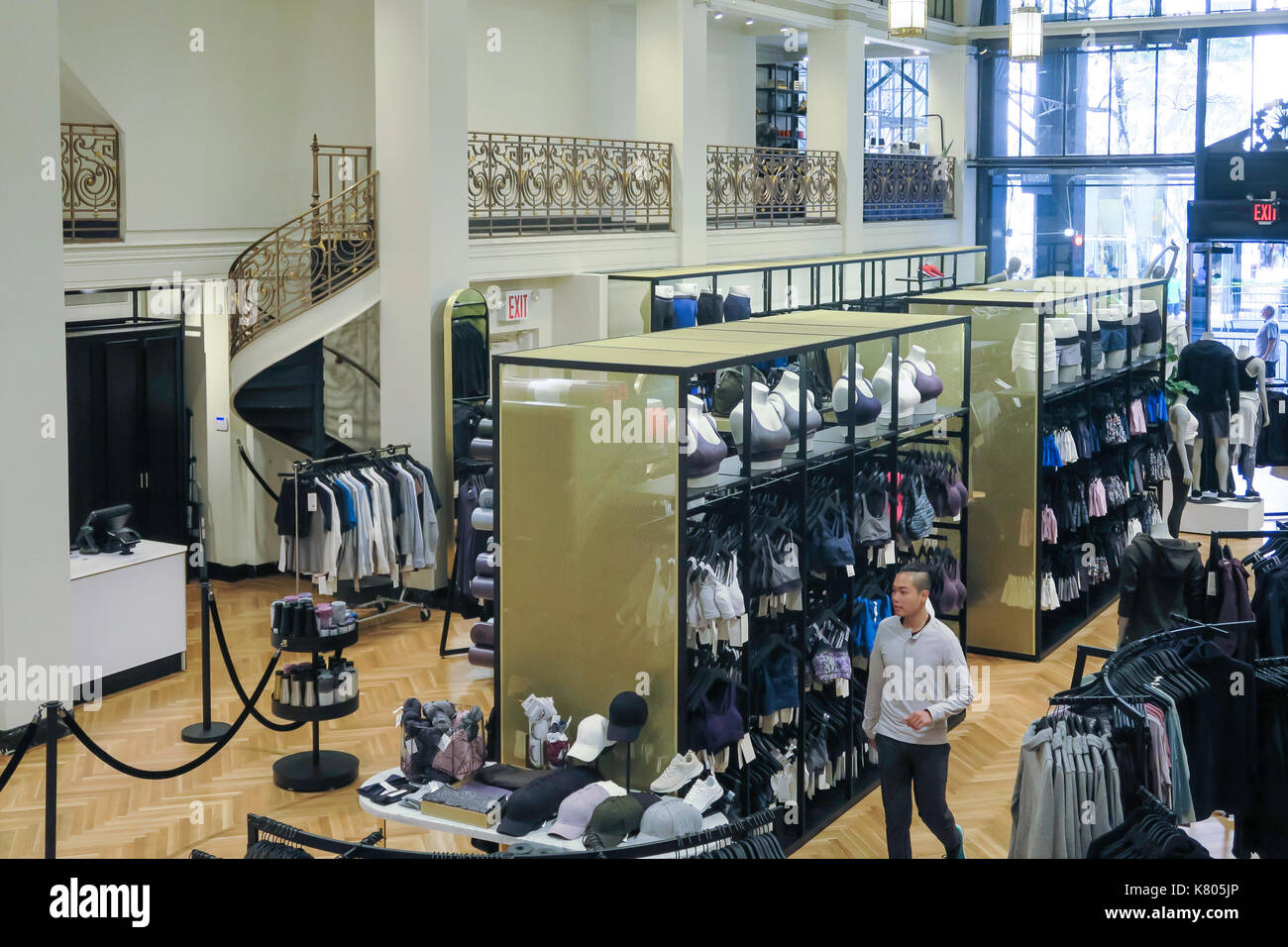 Lululemon store interior hi-res stock photography and images - Alamy
