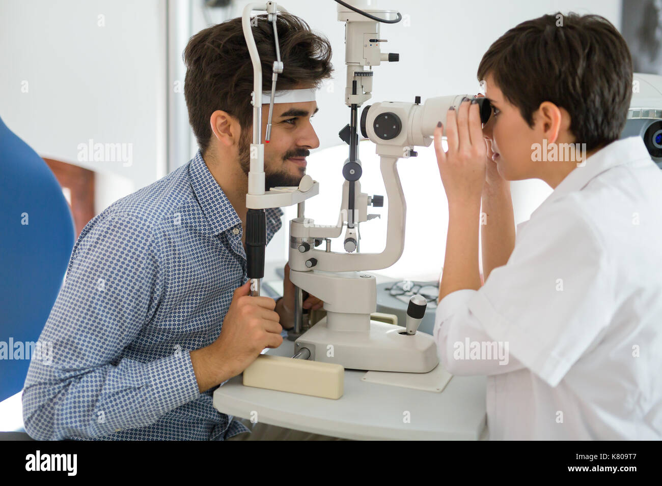 Slit_lamp hi-res stock photography and images - Alamy