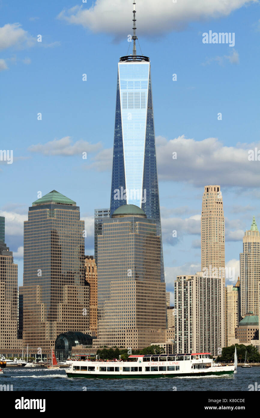 Circle line cruise hi-res stock photography and images - Alamy