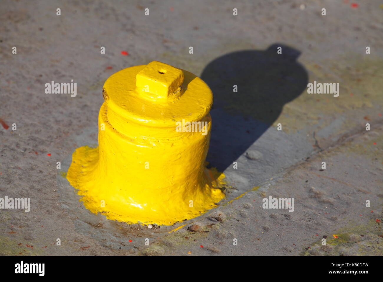 yellow harbor pile Stock Photo - Alamy