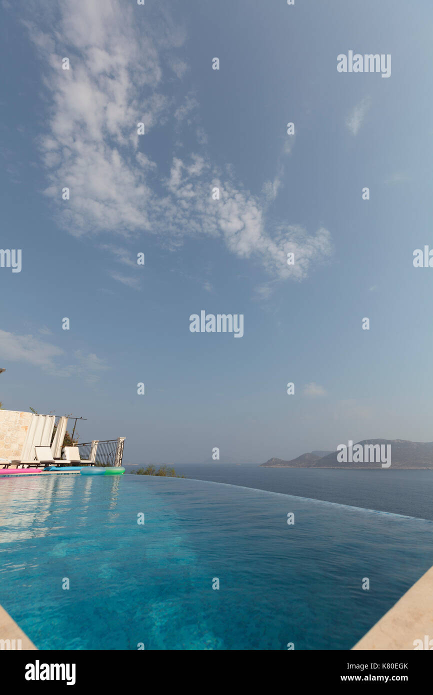 Infinity pool villa hi-res stock photography and images - Alamy