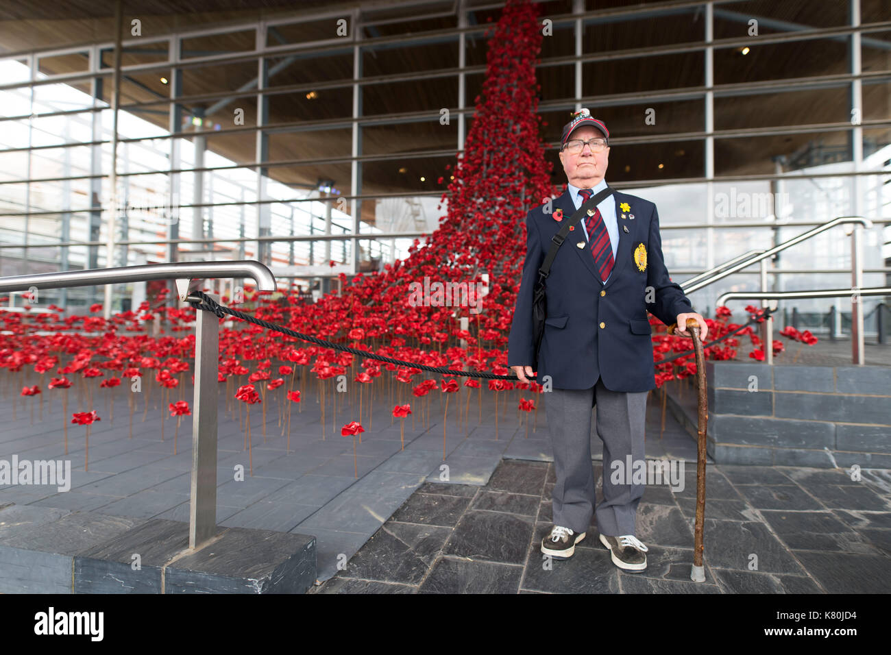 Weeping poses hi-res stock photography and images - Alamy