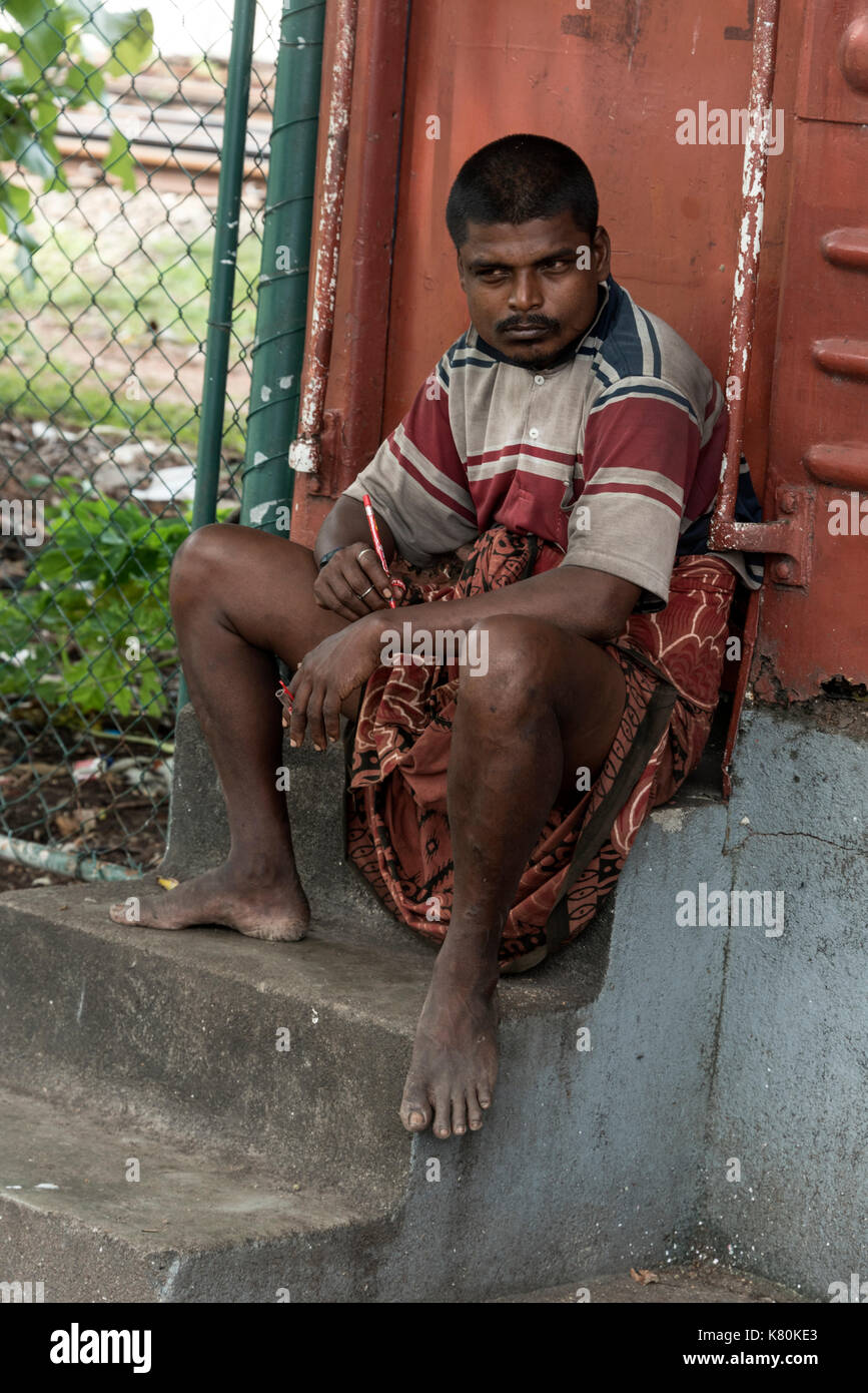 A Sri Lankan man taking a rest in Colombo, Sri Lanka Stock Photo - Alamy
