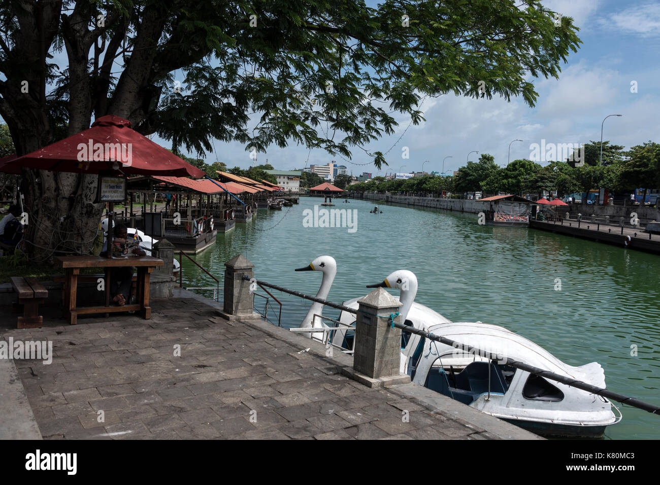 Floating market sri lanka hi-res stock photography and images - Alamy