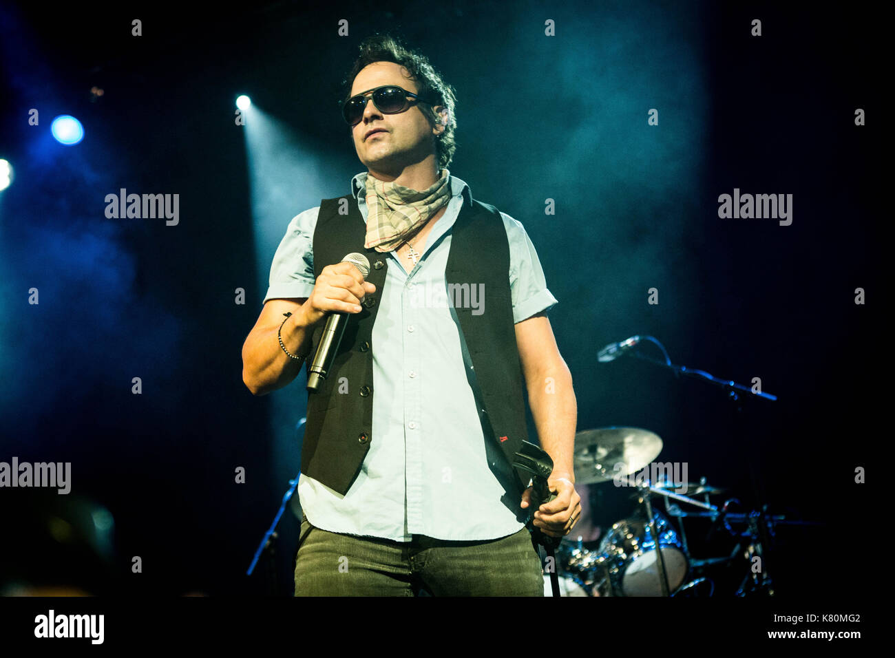 Gary wallis drummer hi-res stock photography and images - Alamy