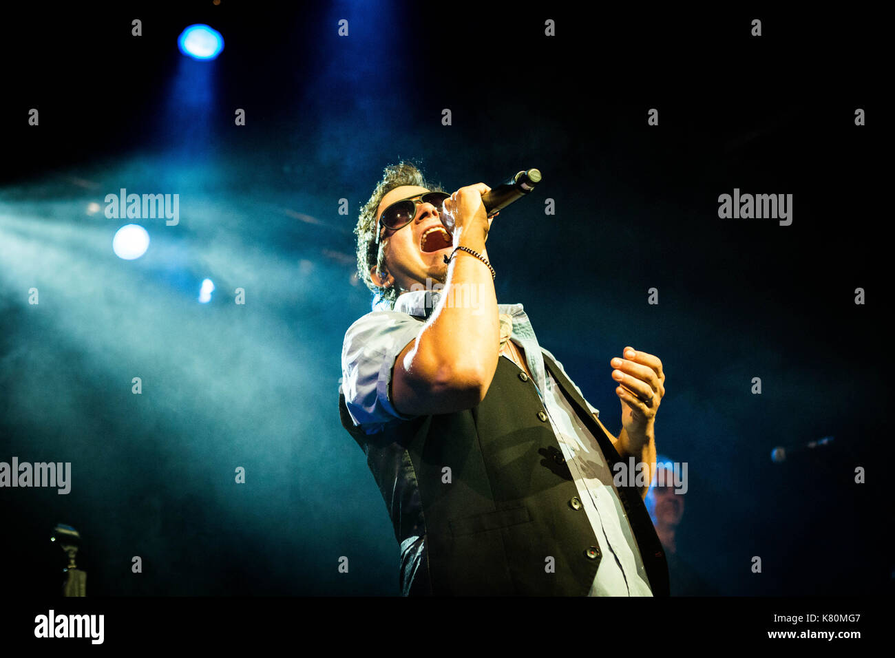 Gary wallis drummer hi-res stock photography and images - Alamy