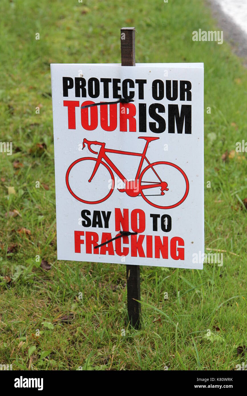 Fracking rig in uk friends of the earth hi-res stock photography and ...