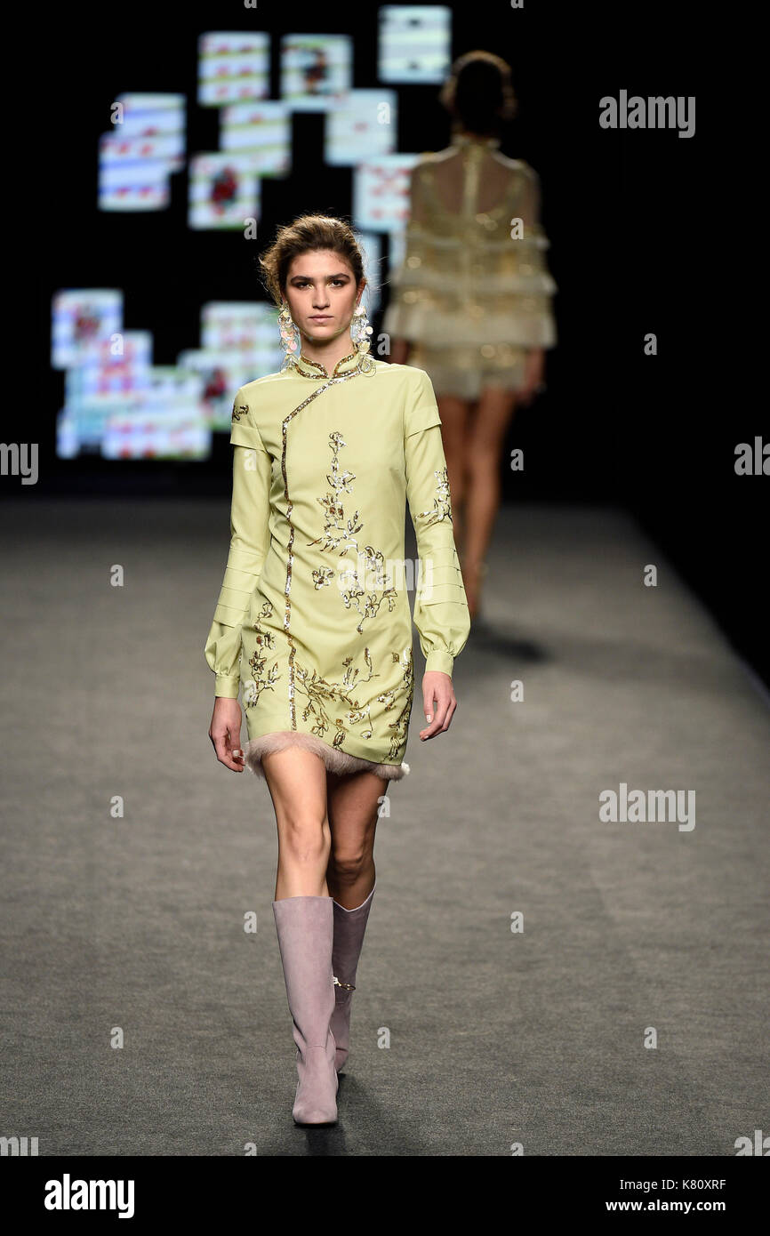 Models wears at collection runway a creation from " Teresa Helbig ...