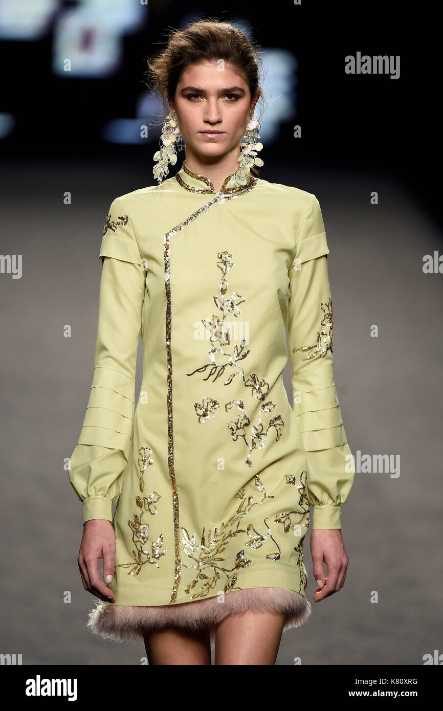 Models wears at collection runway a creation from " Teresa Helbig ...