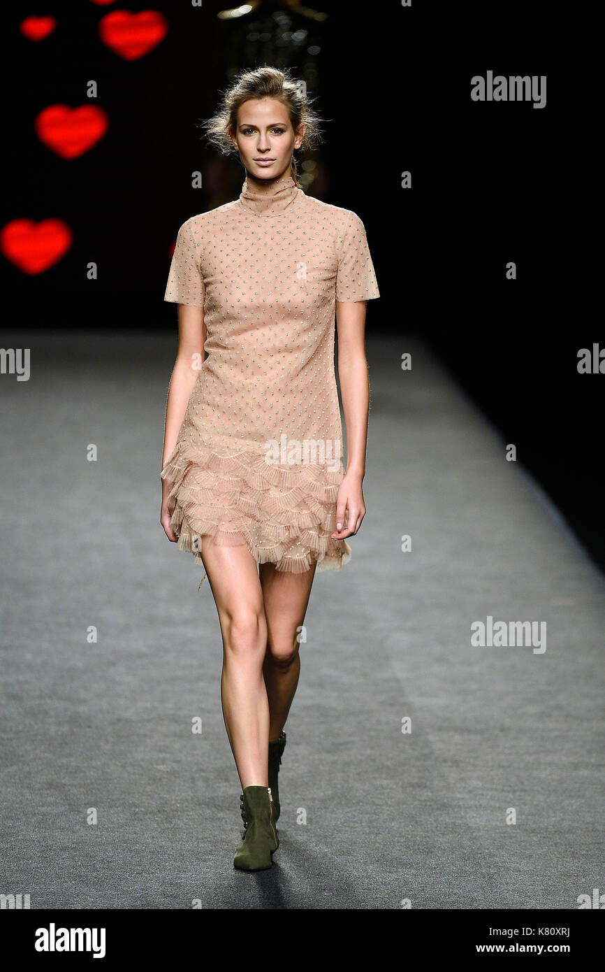 Models wears at collection runway a creation from " Teresa Helbig ...