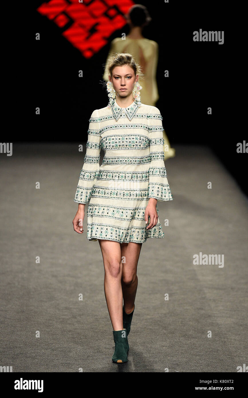 Models wears at collection runway a creation from " Teresa Helbig ...