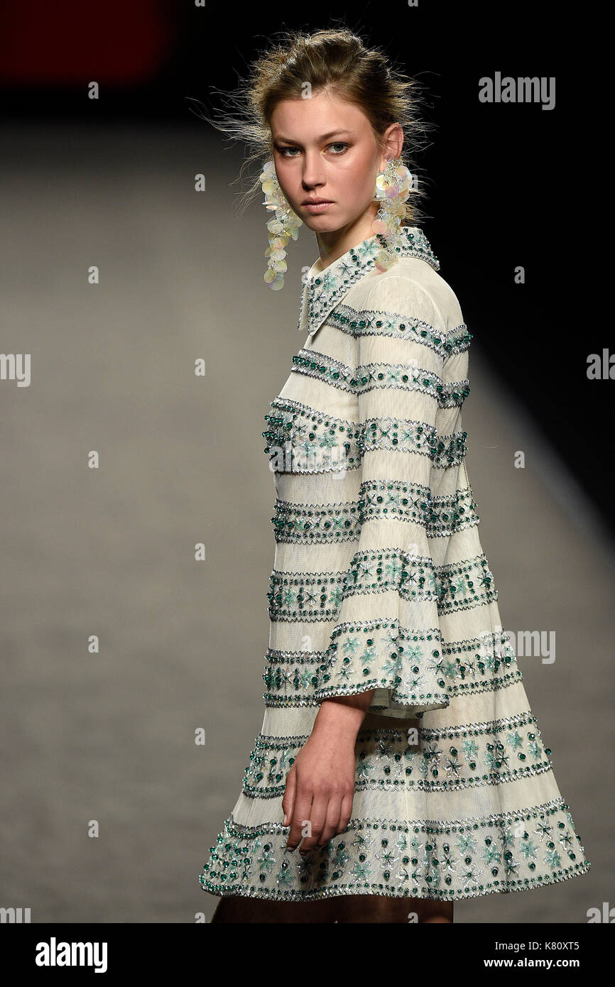 Models wears at collection runway a creation from " Teresa Helbig ...