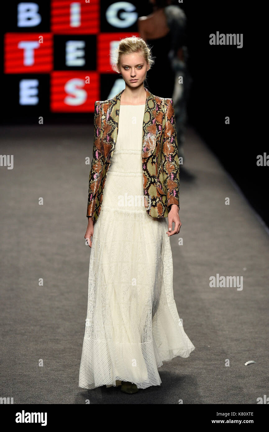 Models wears at collection runway a creation from " Teresa Helbig ...