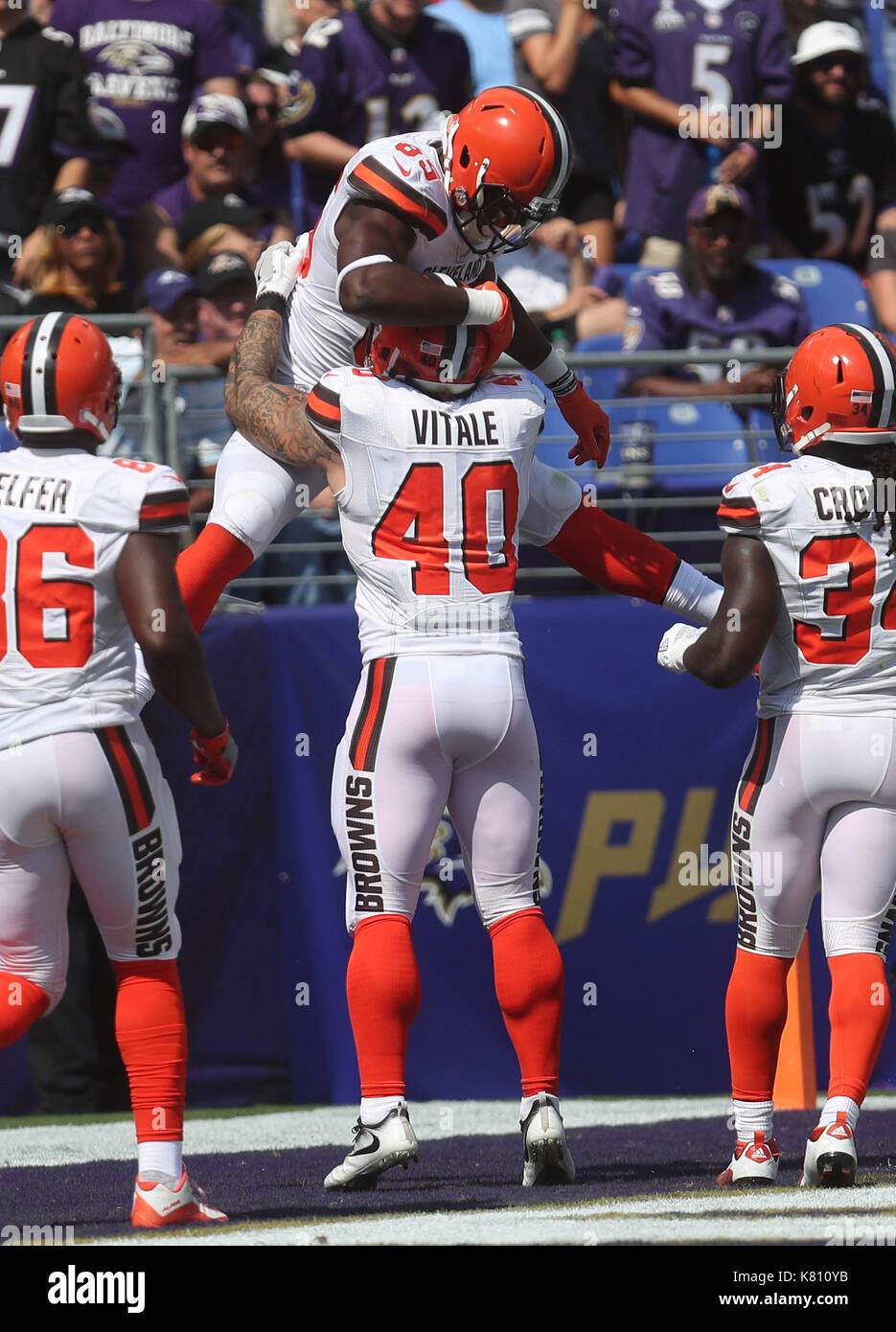 Cleveland Browns TE David Njoku (85) celebrates his touchdown with ...