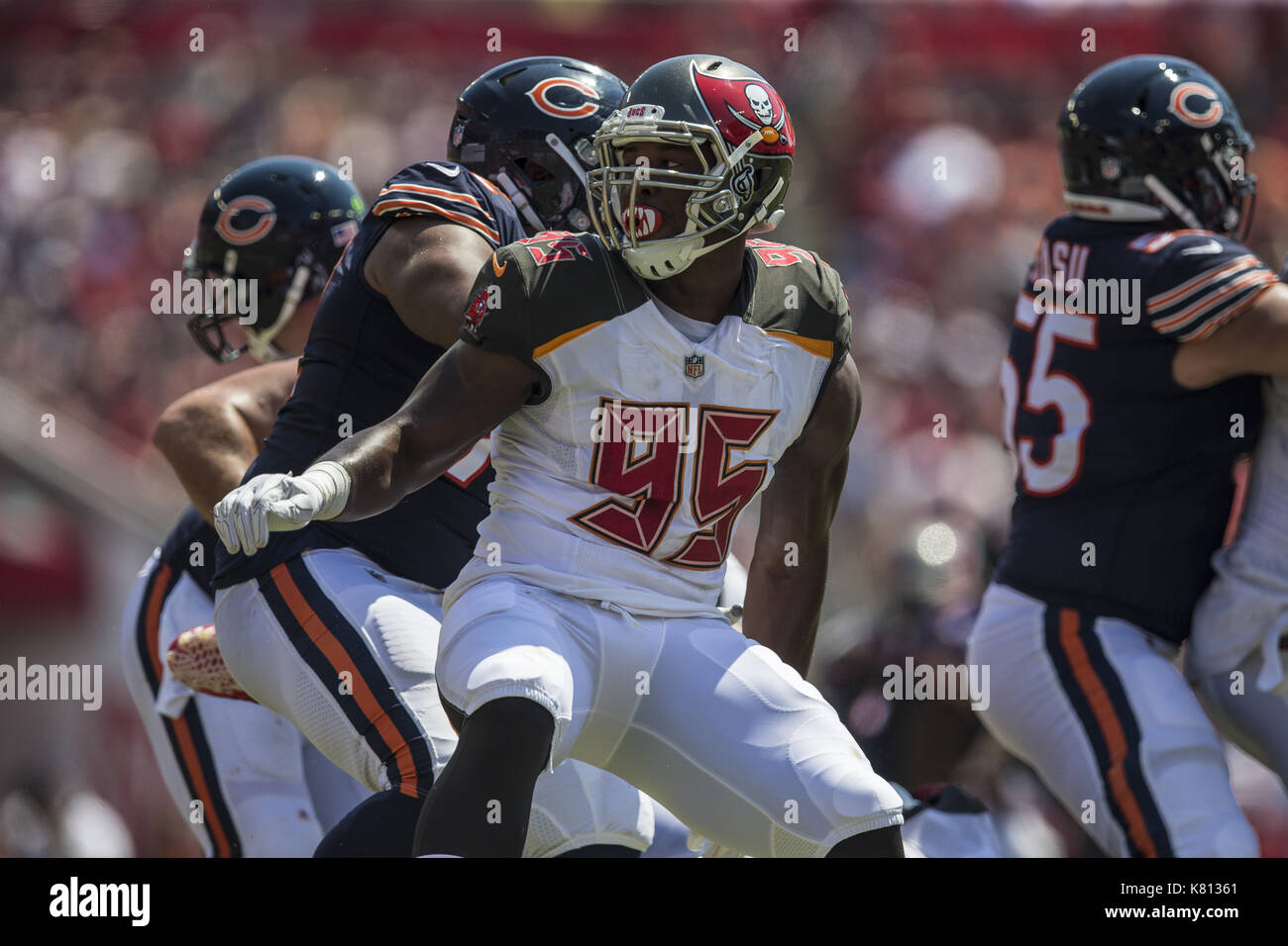 Tampa bay buccaneers defensive hi-res stock photography and images - Alamy