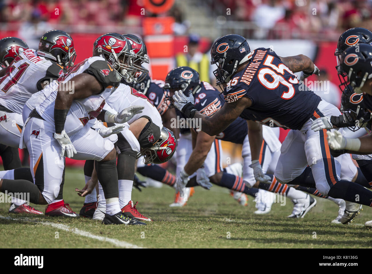 Defensive end roy robertson harris hi-res stock photography and images ...