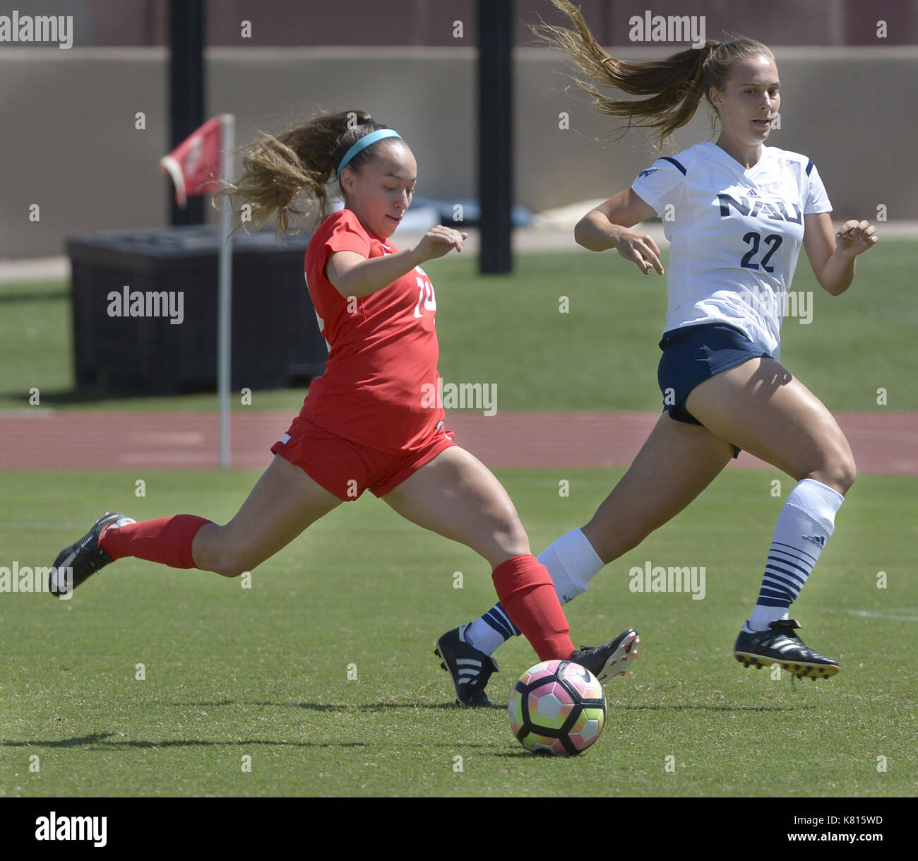 Usa. 17th Sep, 2017. SPORTS -- UNM's Claire Lynch, 14, drives with the ...
