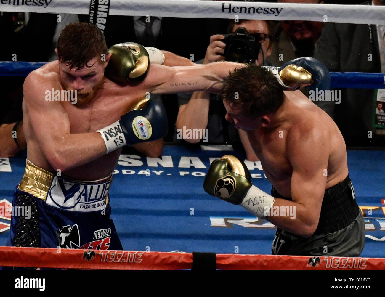 Las Vegas, NV, USA. 16th Sep, 2017. (In gray trunks) GGG goes 12 rounds ...