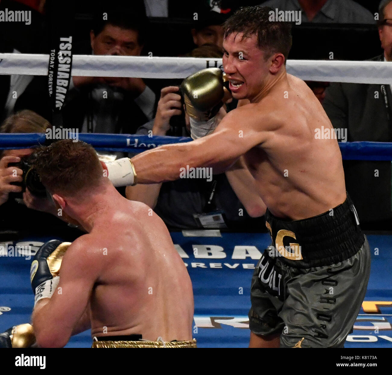 Las Vegas, NV, USA. 16th Sep, 2017. (In gray trunks) GGG goes 12 rounds ...