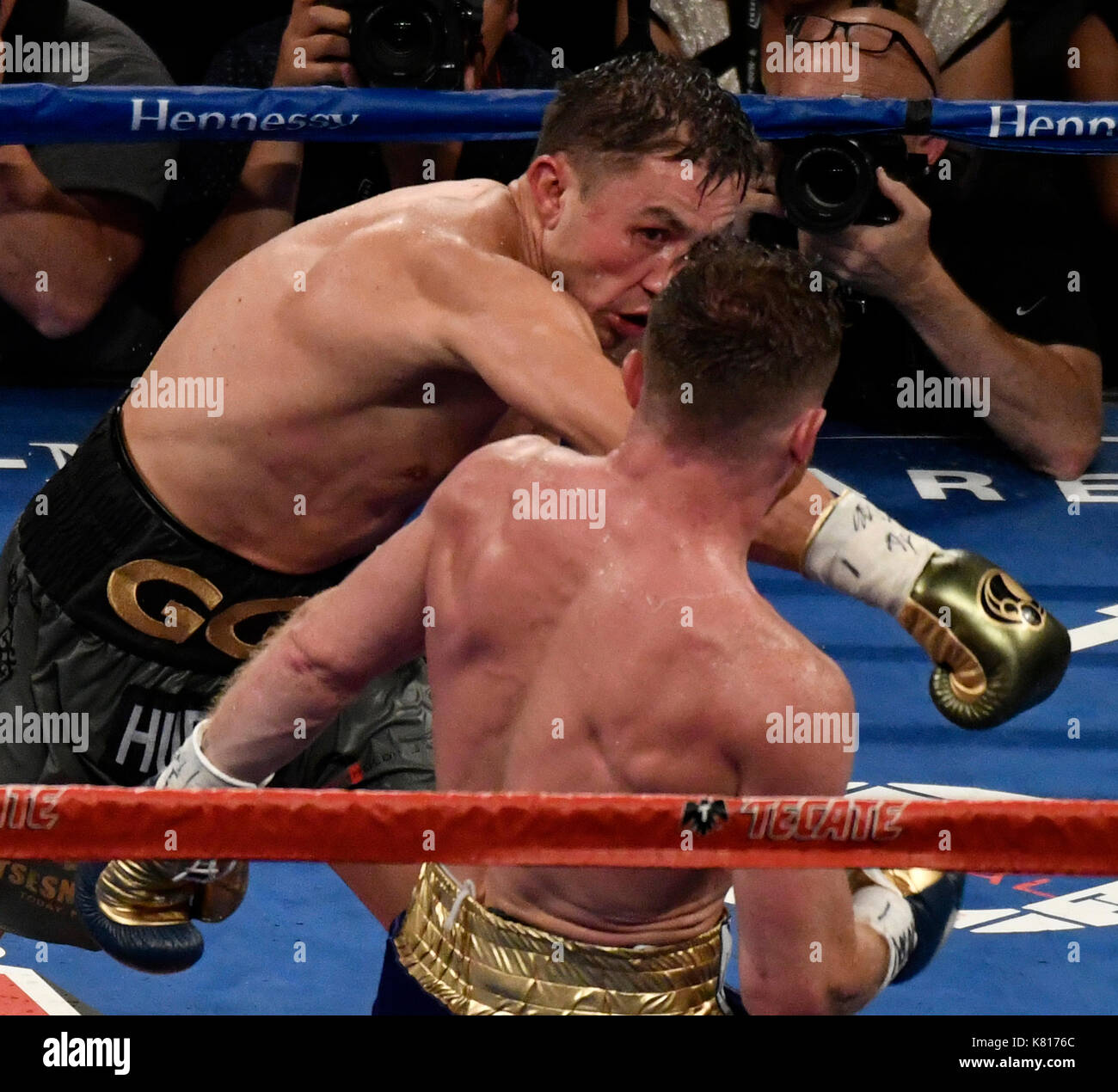 Las Vegas, NV, USA. 16th Sep, 2017. (In gray trunks) GGG goes 12 rounds ...