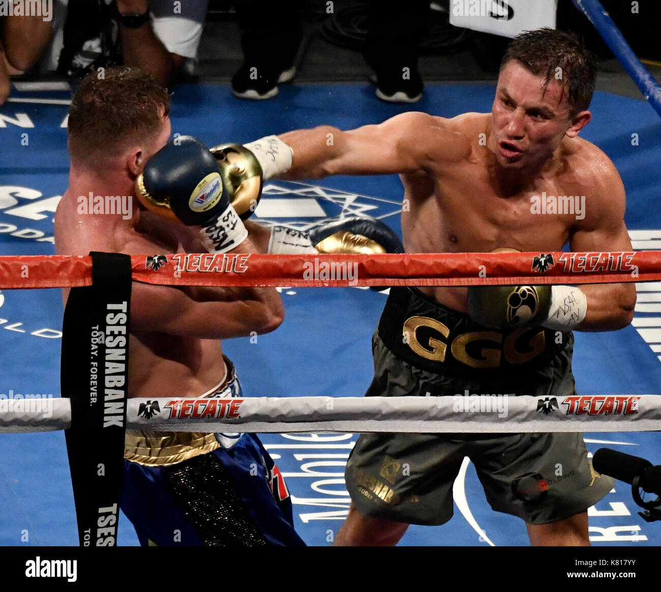 Las Vegas, NV, USA. 16th Sep, 2017. (In gray trunks) GGG goes 12 rounds ...