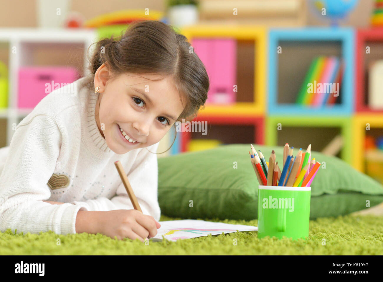 girl drawing at home Stock Photo - Alamy