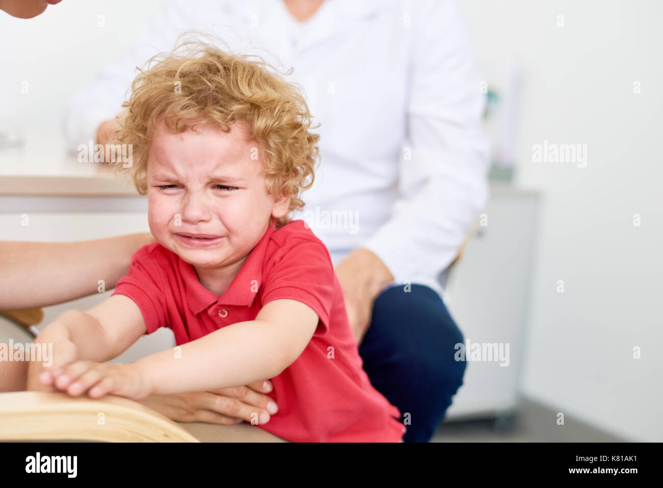 Child scared parent hi-res stock photography and images - Alamy